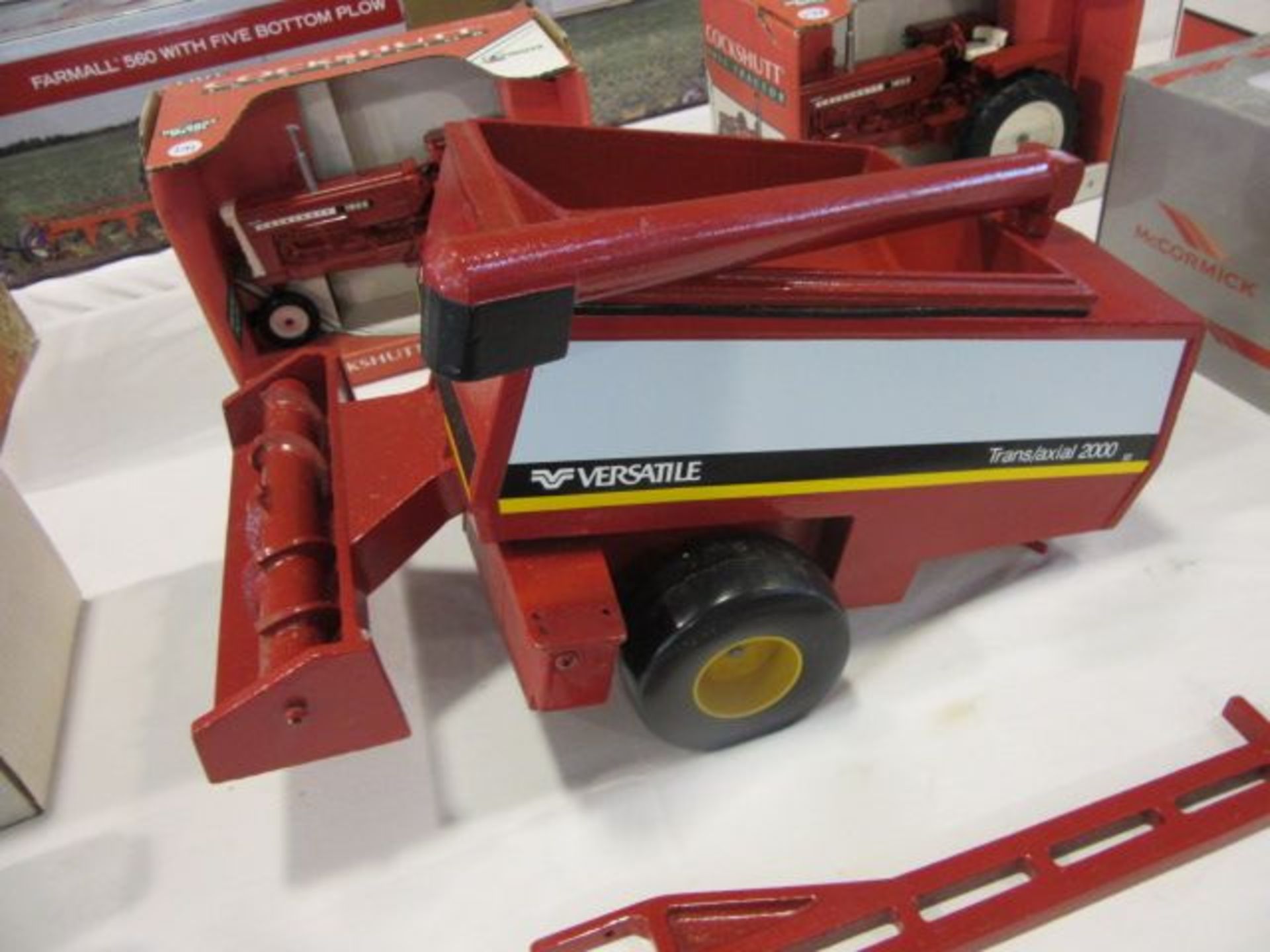 Scale Models Versatile Trans/Axial 2000 VI Combine Pull Type, 1/16 New