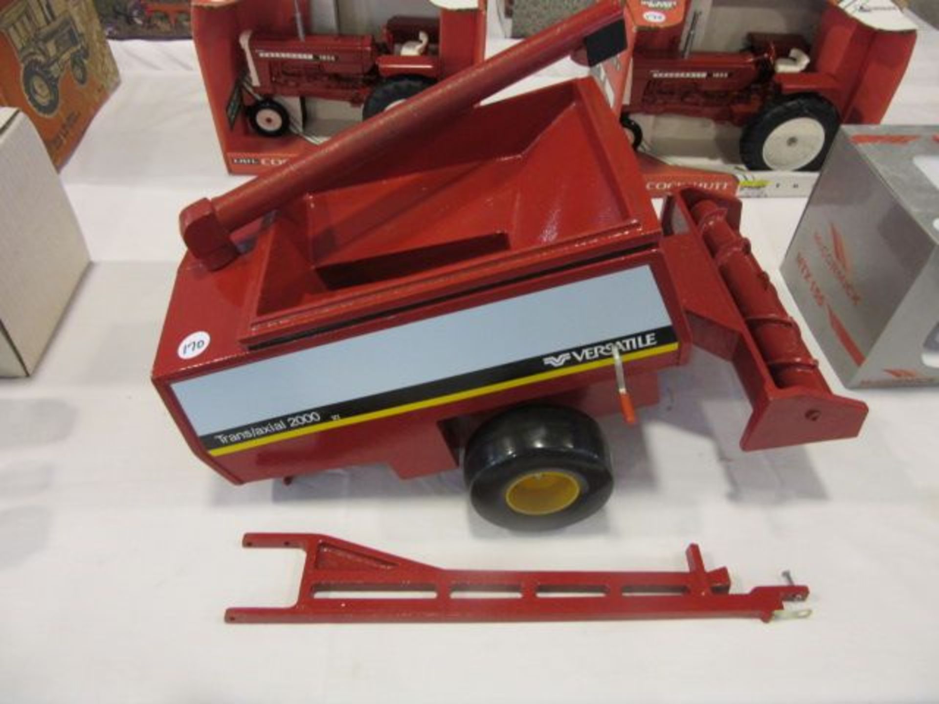 Scale Models Versatile Trans/Axial 2000 VI Combine Pull Type, 1/16 New