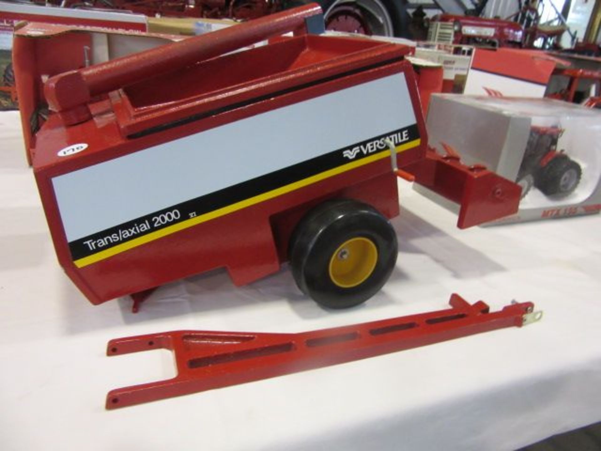 Scale Models Versatile Trans/Axial 2000 VI Combine Pull Type, 1/16 New