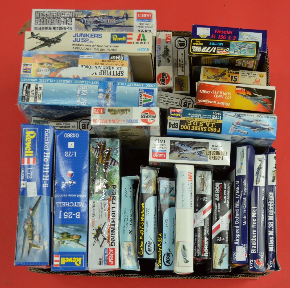 Quantity of assorted model kits including MPM, Revell and Academy (28)