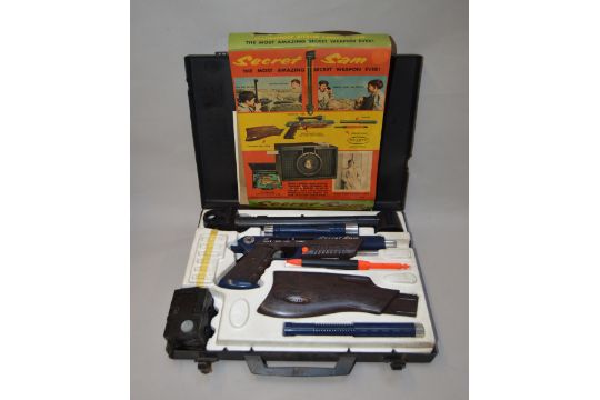 De-Luxe Toys/Topper Secret Sam attache case, complete, includes: pistol ...