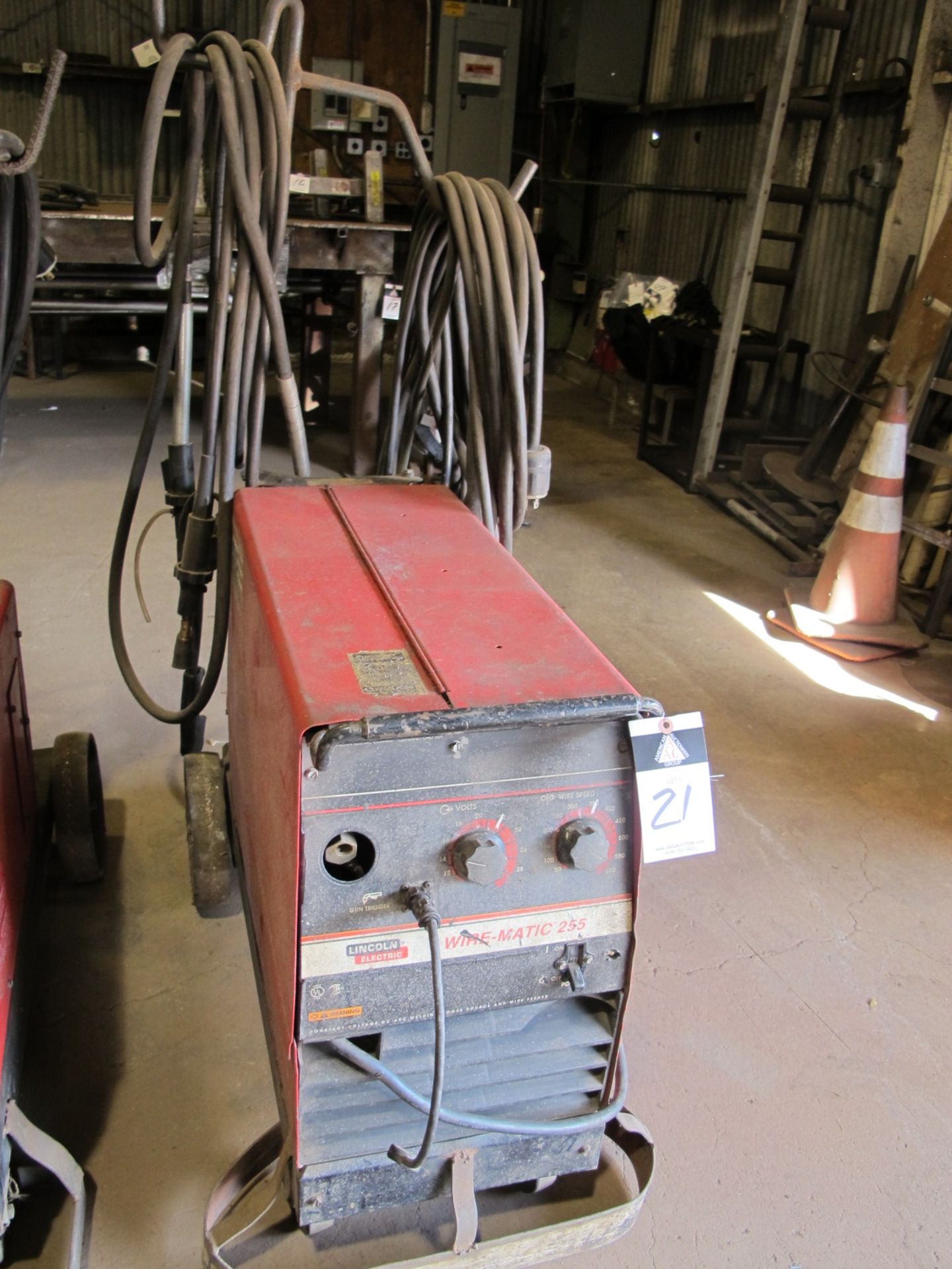 Lincoln Wire-Matic Mig Welder 255 s/n U1950319540