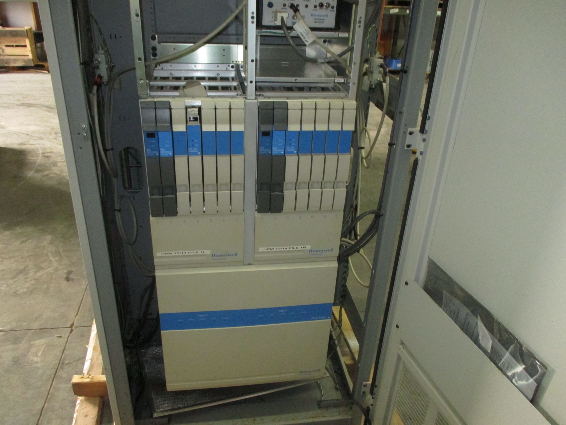 HONEYWELL CONTROL CABINET;M#UCNGMVCOMO1 COM1 PMCOMPLEX 1 W/HONEYWELL ...
