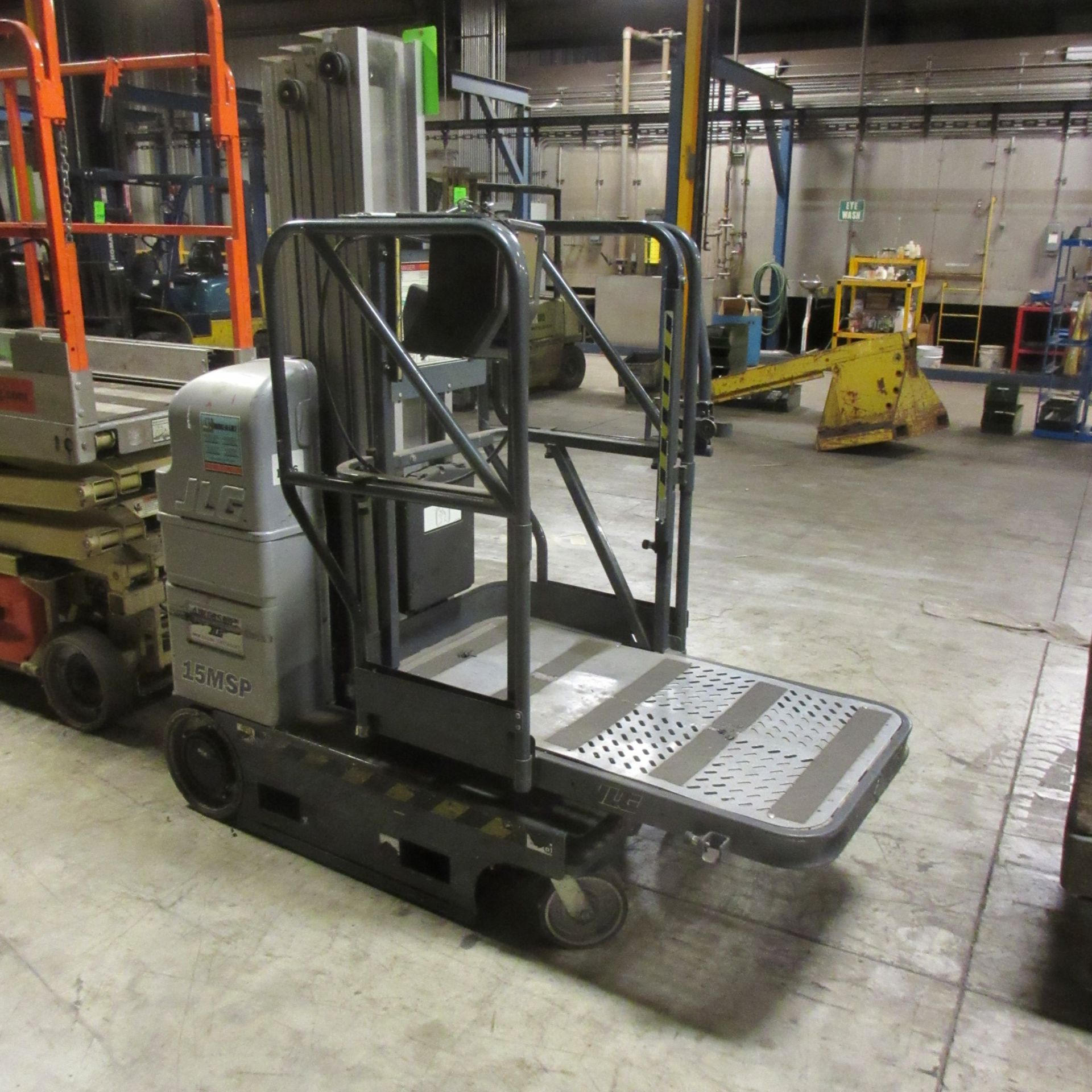 JLG Model 15MSP Battery Powered Telescopic Platform Lift ; Serial ...