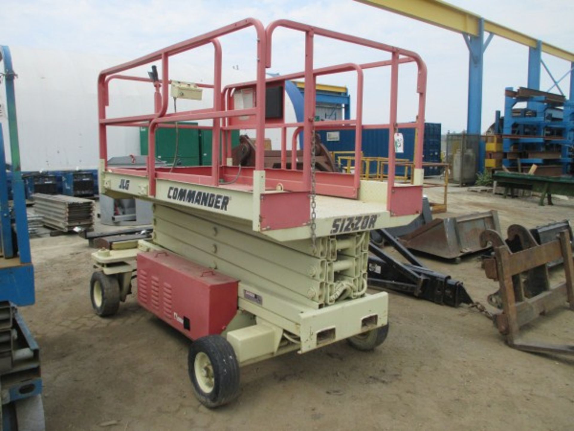 COMMANDER JLG SCISSOR LIFT S/N C20006262 MOD CM 2558, 50 IN X 95 IN ...