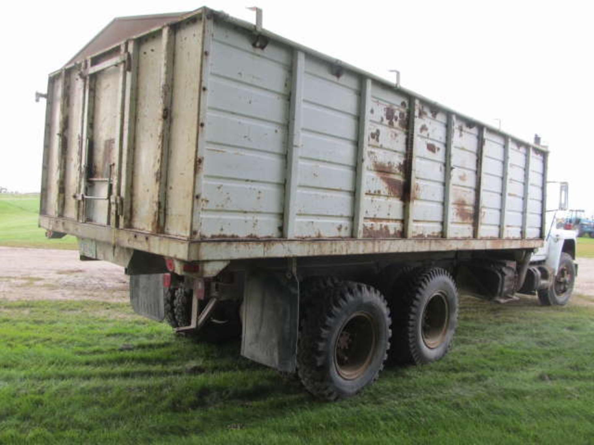1975 INTERNATIONAL LOADSTAR 1850 TANDEM AXLE TRUCK; Diesel, 5&4 ...
