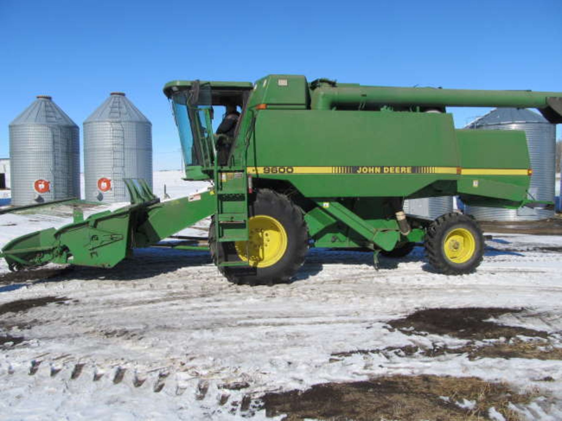 . JOHN DEERE 9600 SP COMBINE & JOHN DEERE 914 PICK-UP HEADER; 3880/5150 ...