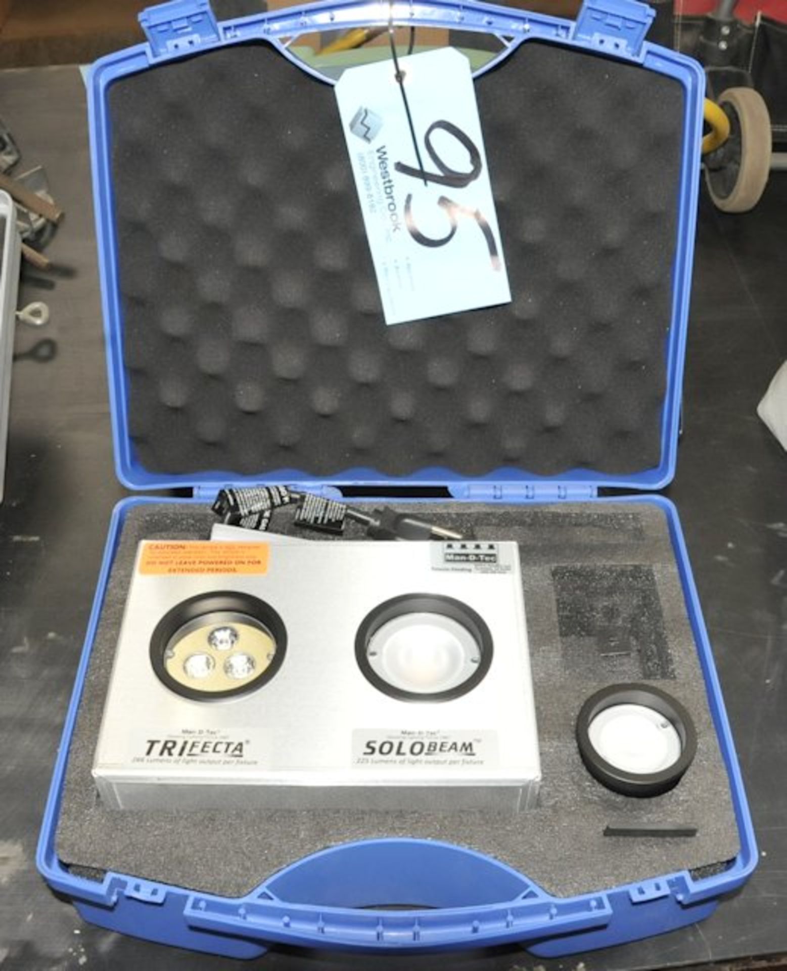 Man-D-Tec Solo Beam LED Light Fixture with Case