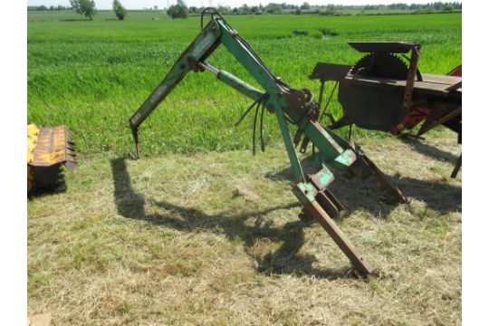Fertiliser bag lifter