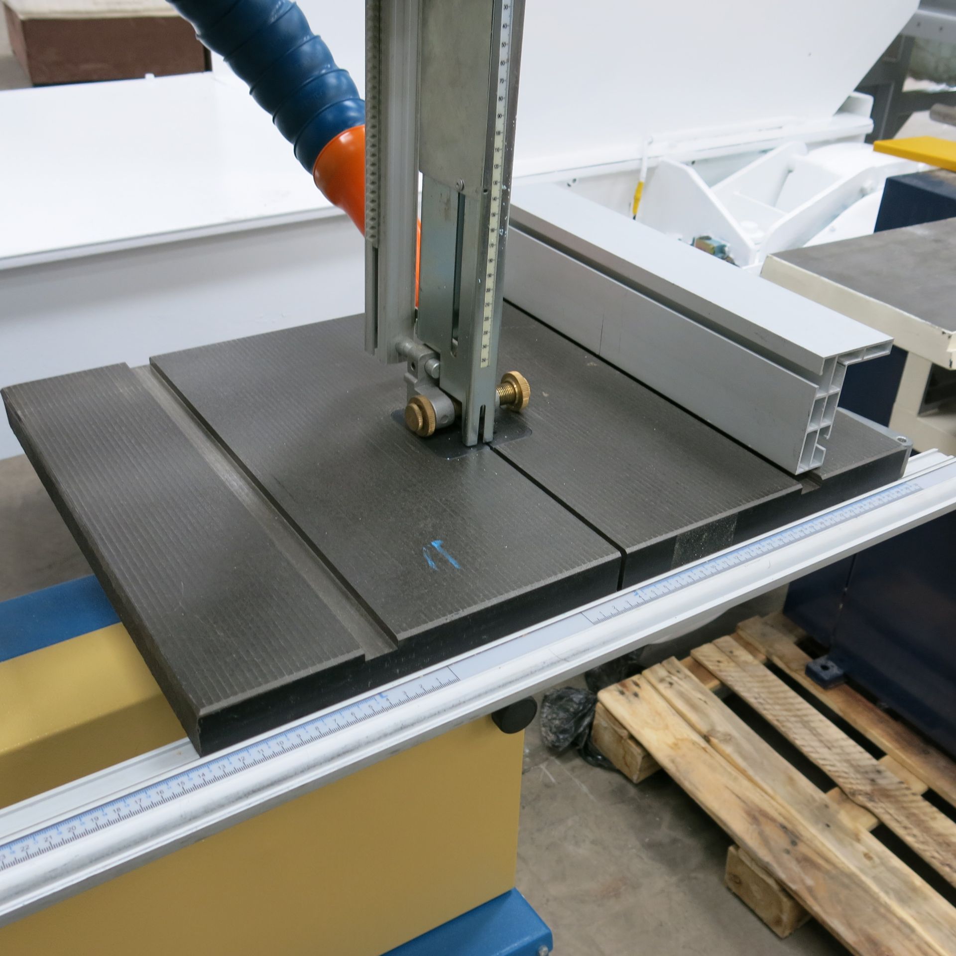 * A Scheppach Basato 4 Bandsaw MIT UG 240V. Please note, there is a £5 ...