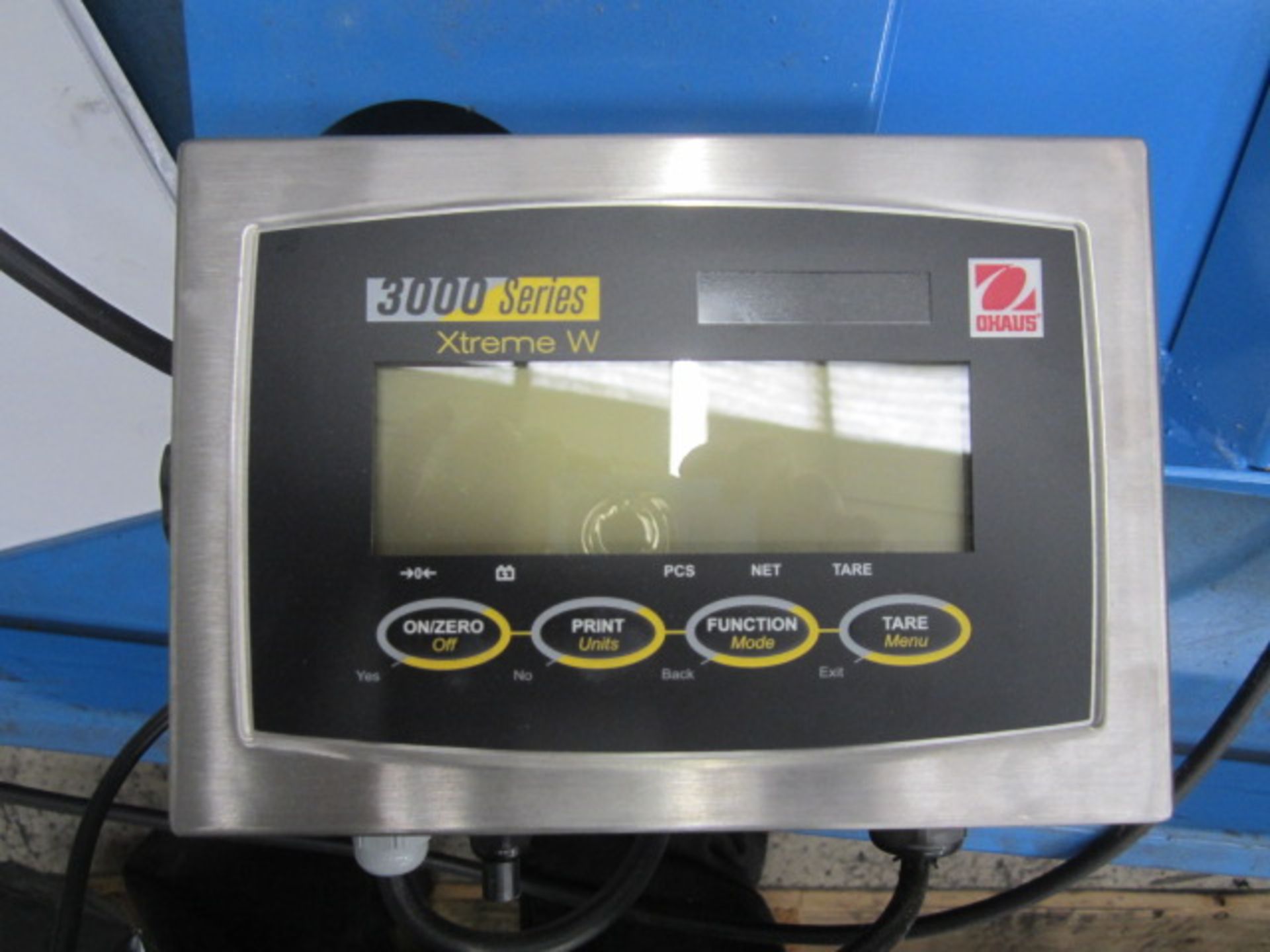 Defender 3000 Series Xtreme W digital platform weighing scales, approx ...