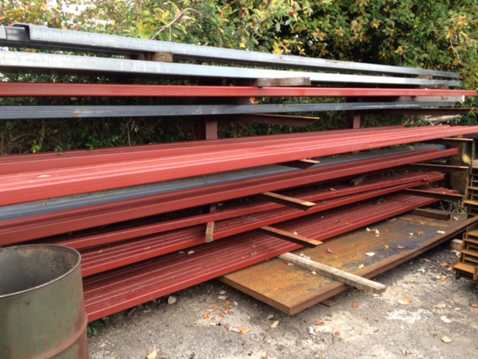 Steel framed building 80ft long x 40 ft wide x 13ft 6inches @ eaves 12 ...