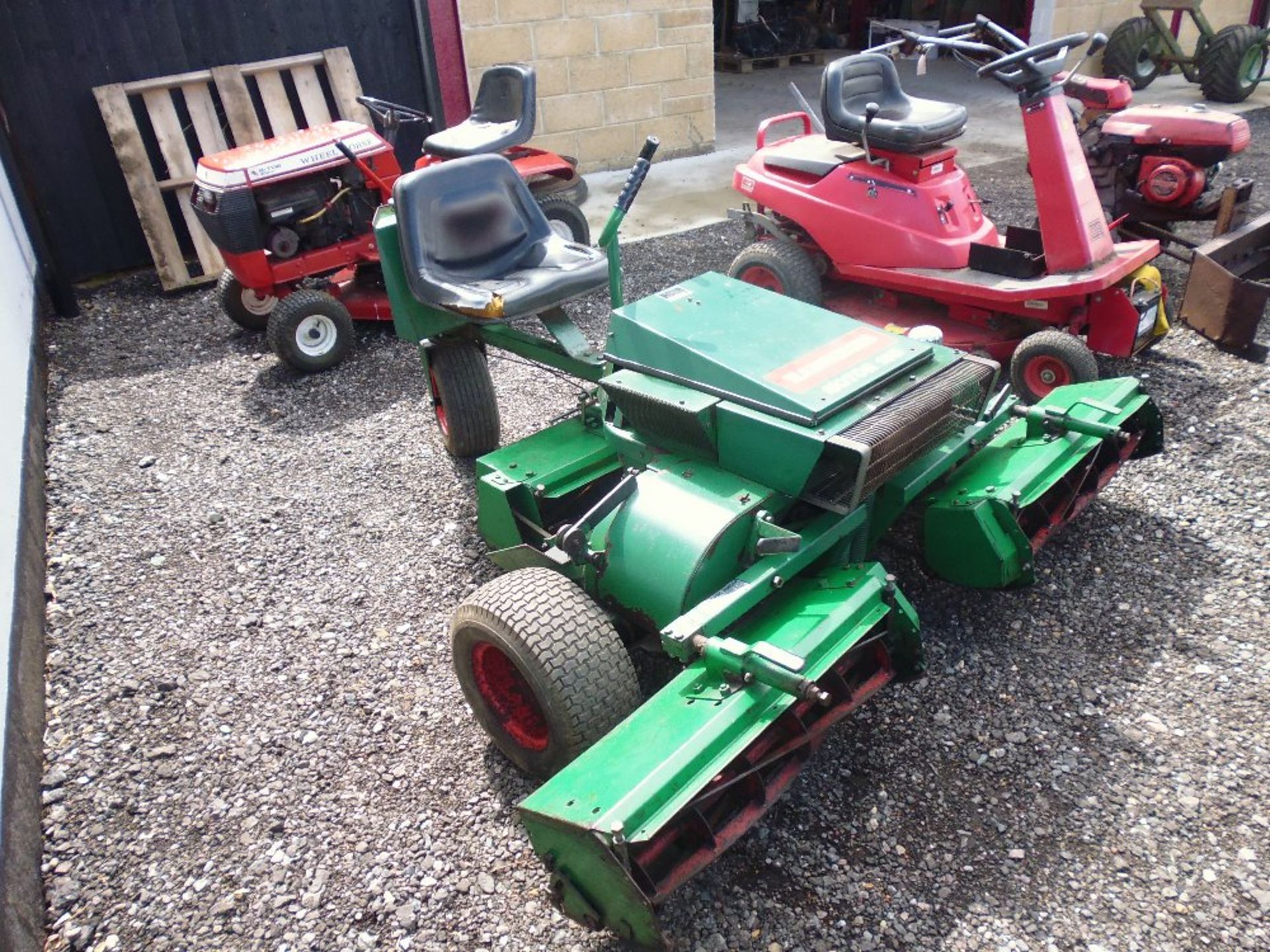 Ransomes Motor 180 ride-on triple cylinder mower with Briggs & Stratton ...