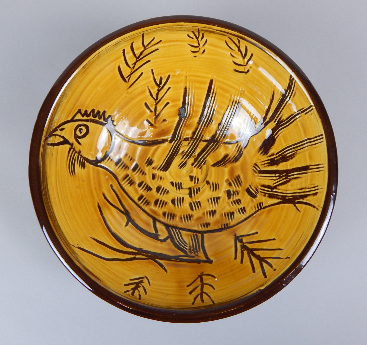 A Robert Blatherwick studio pottery bowl, with sgraffito decoration of ...