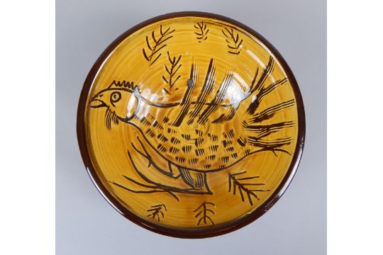 A Robert Blatherwick studio pottery bowl, with sgraffito decoration of ...