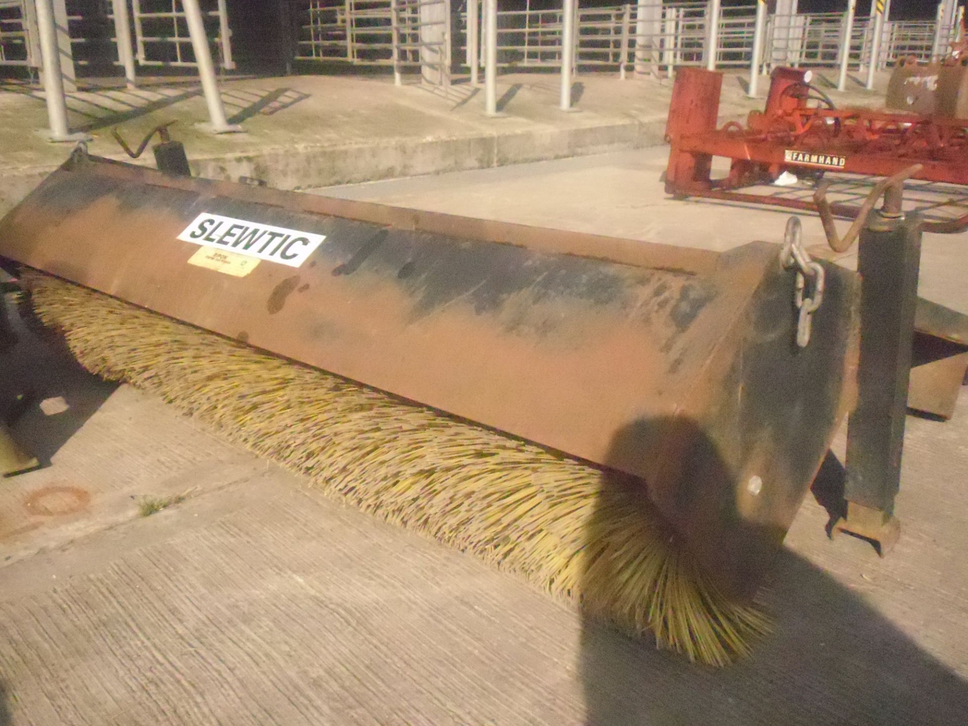 SLEWTEC 7FT BUCKET BRUSH