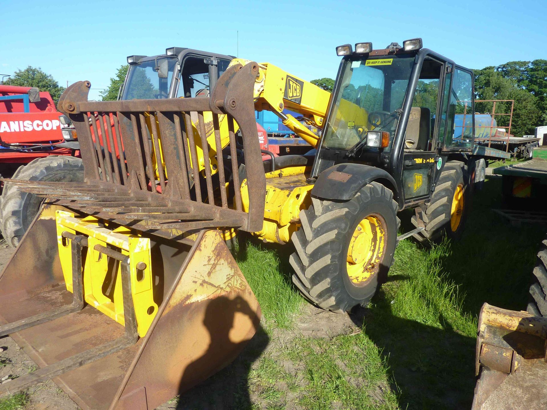 JCB 526 Farm Special loadall, pallet forks, bucket & fork. 2002