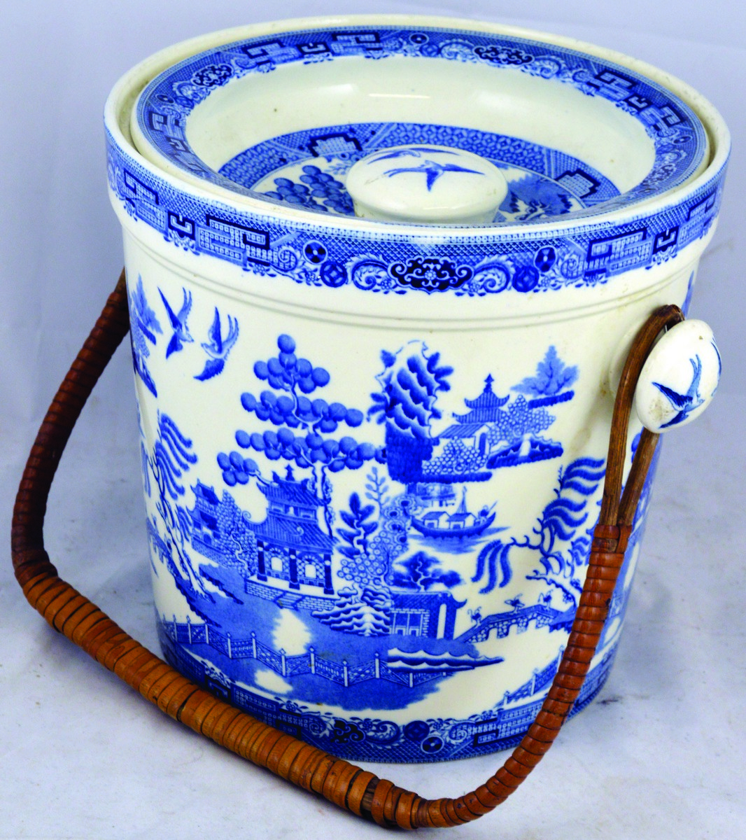 SLOPS BUCKET. 9.75ins tall, blue & white willow pattern, ceramic bucket ...