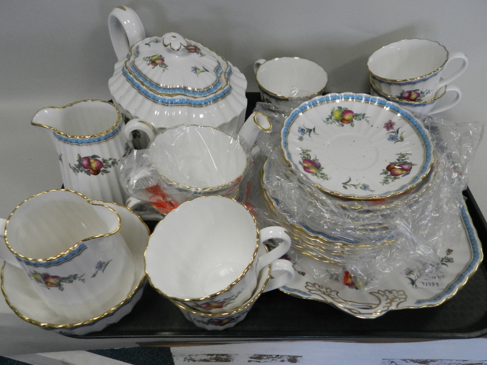 A Spode 'Trapnell Sprays' pattern tea service, late 20th century ...