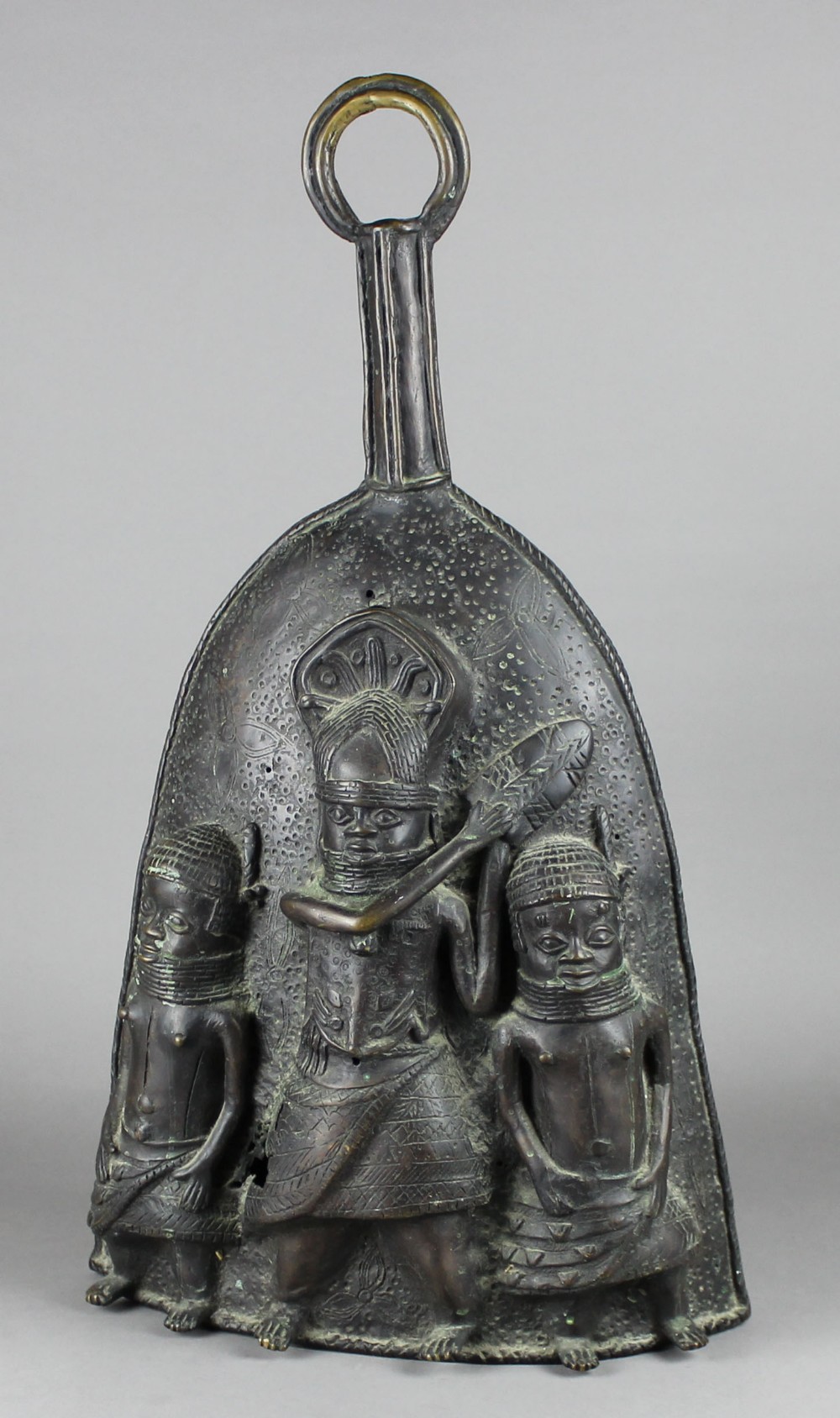 AN 18TH/19TH CENTURY BENIN DARK BROWN PATINATED BRONZE OVAL BELL, cast ...
