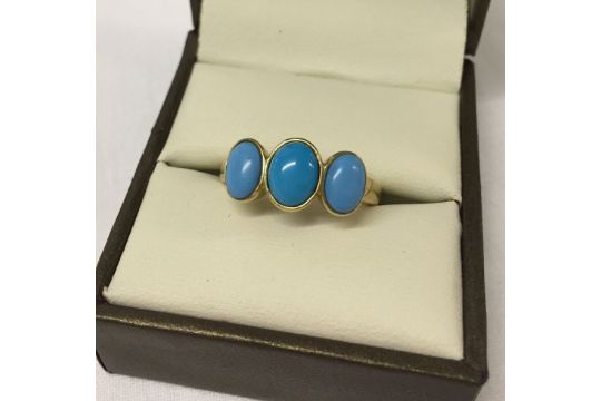 Hallmarked 9ct gold turquoise ring set with 3 oval stones. Size Q.