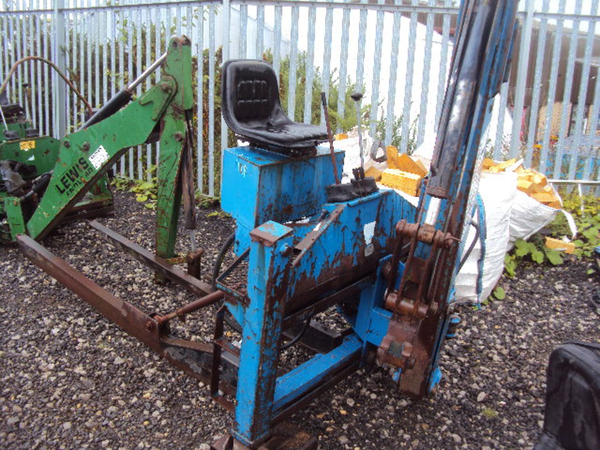 LEWIS LANDLORD 300S backhoe attachment c/w hydraulic pump (S/n 5727)