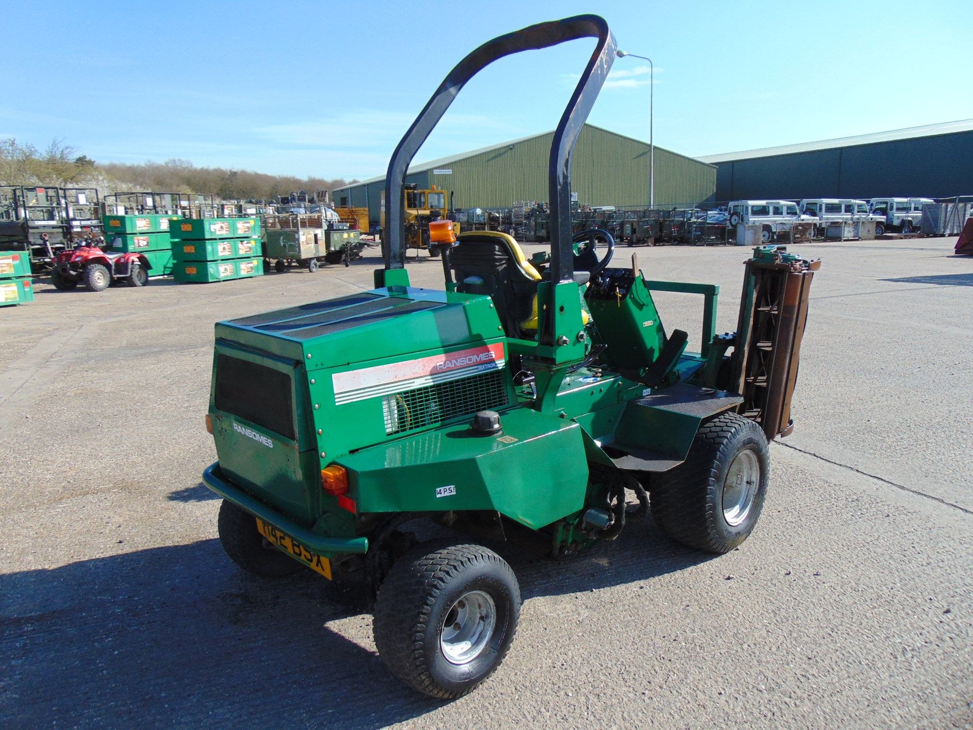 You are bidding on a Ransomes Parkway 2250 Triple Gang Ride On Mower ...