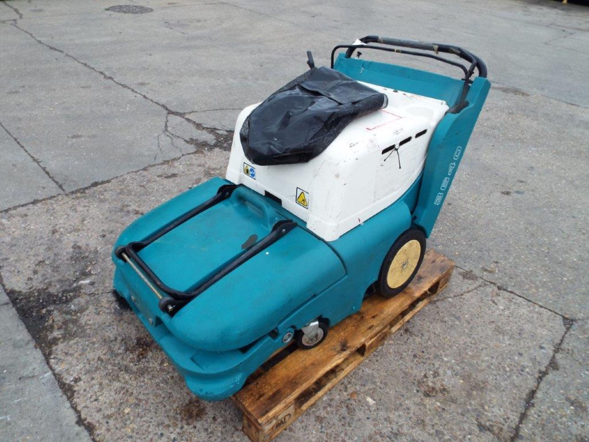 You are bidding on a Tennant 3640 Walk Behind Electric Sweeper. It is ...