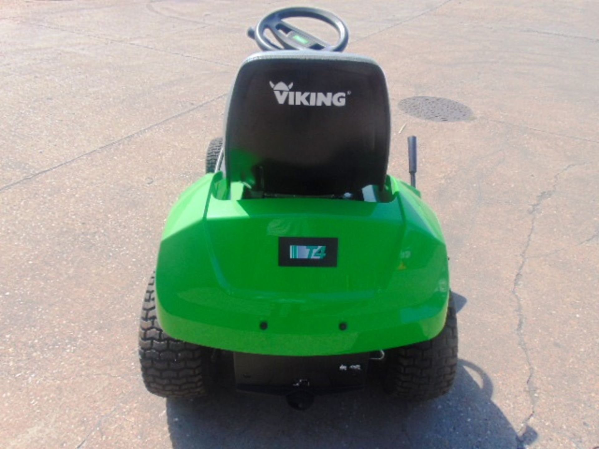 You are bidding on a New Unused Viking MT 4097 SX Lawn Tractor. With ...
