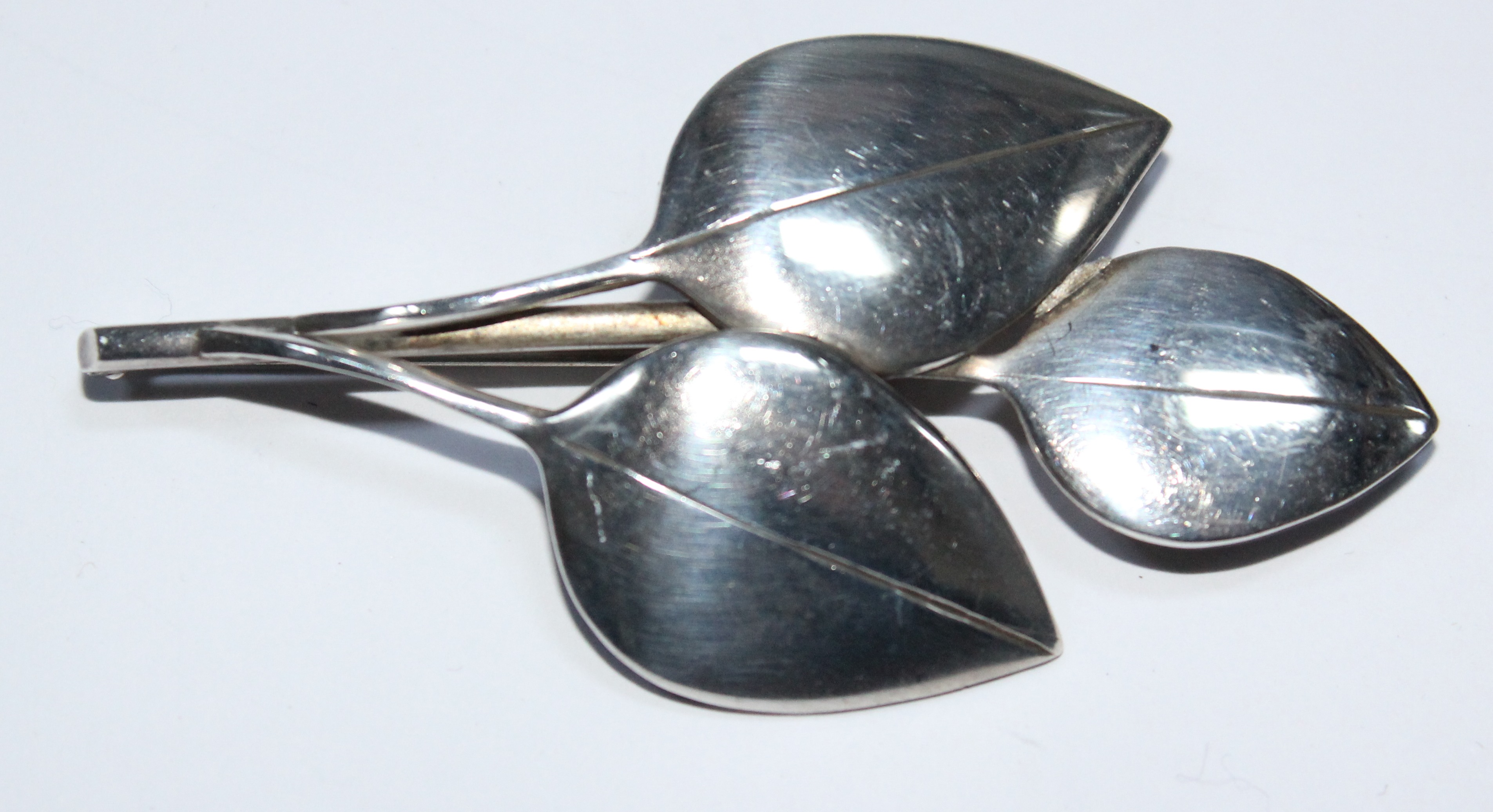 Geoffrey Bellamy for Ivan Tarrant, a modernist silver brooch, leaf shaped