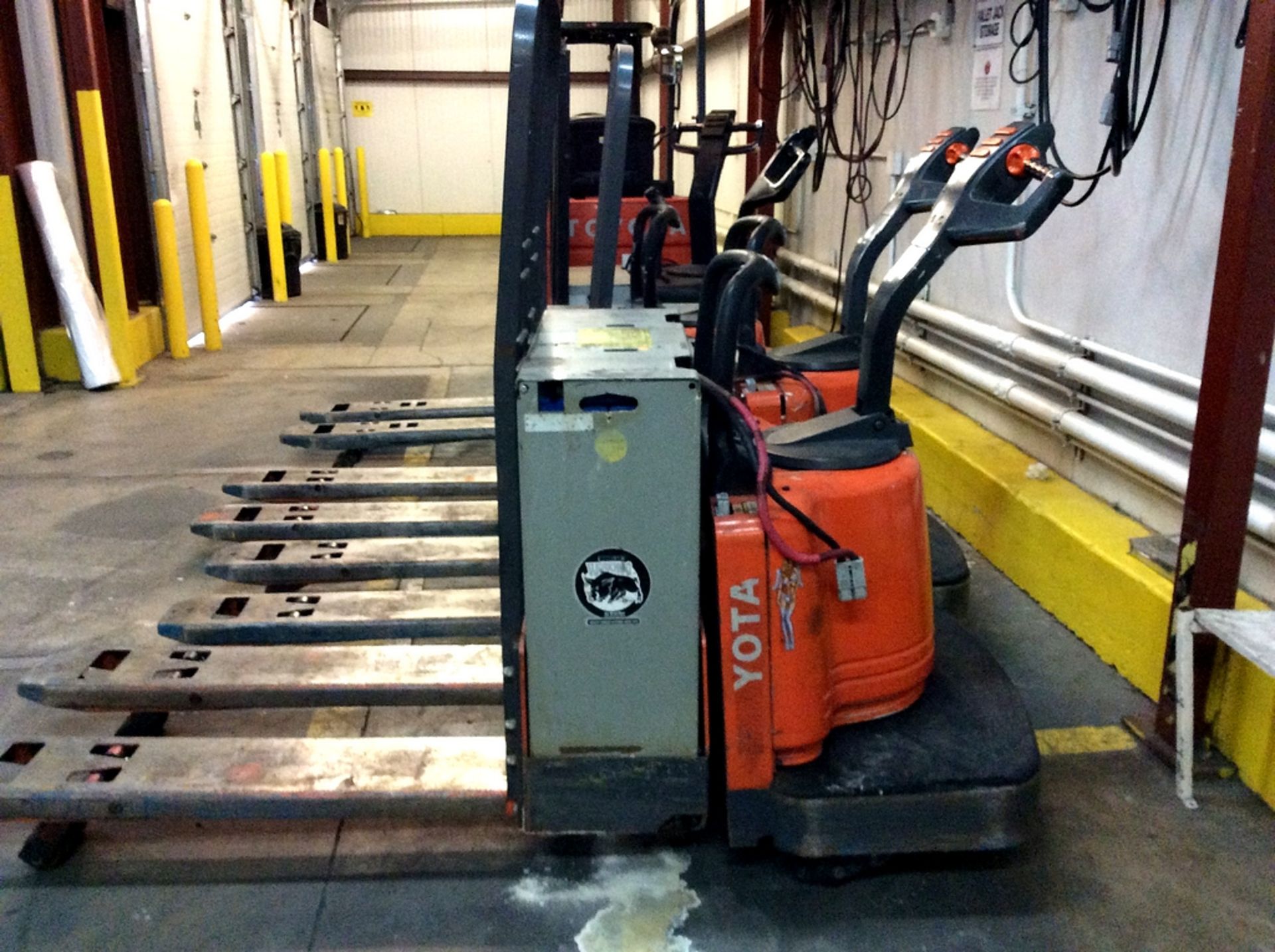 Toyota Electric Pallet Jack Model 7HBE30, 6000lb Cap w/Bassi Battery ...
