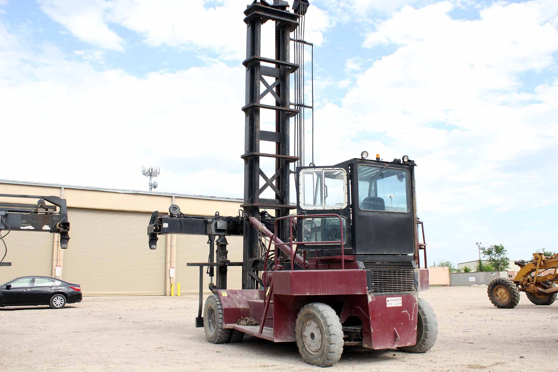 EMPTY CONTAINER HANDLER, TAYLOR 15,000 LB. CAP. MDL. TEC-155H, 15,000 ...