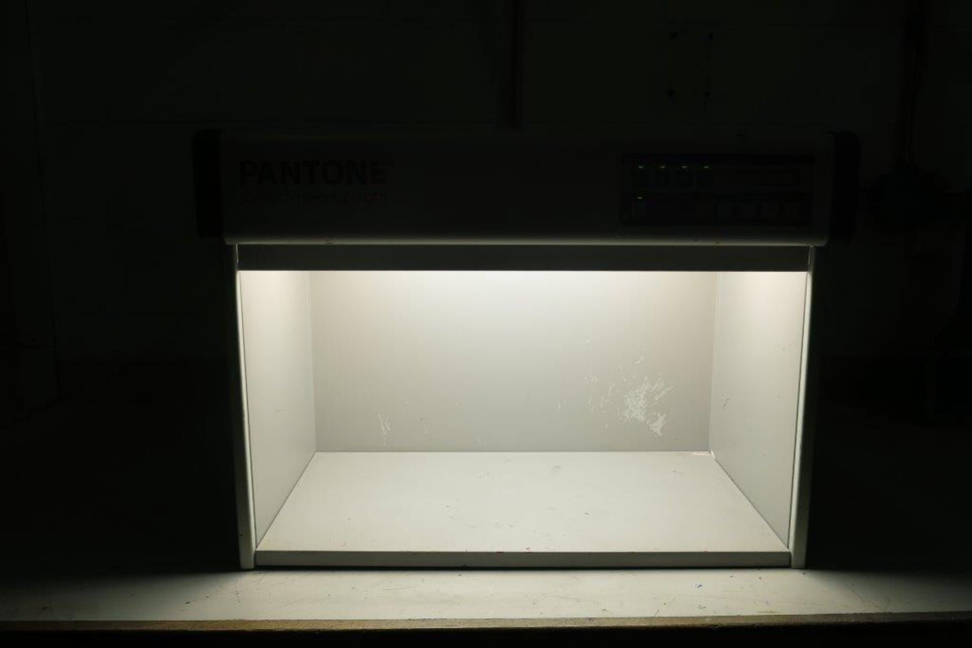 PANTONE, 513, COLOR VIEWING LIGHT, 2000, S/N 37