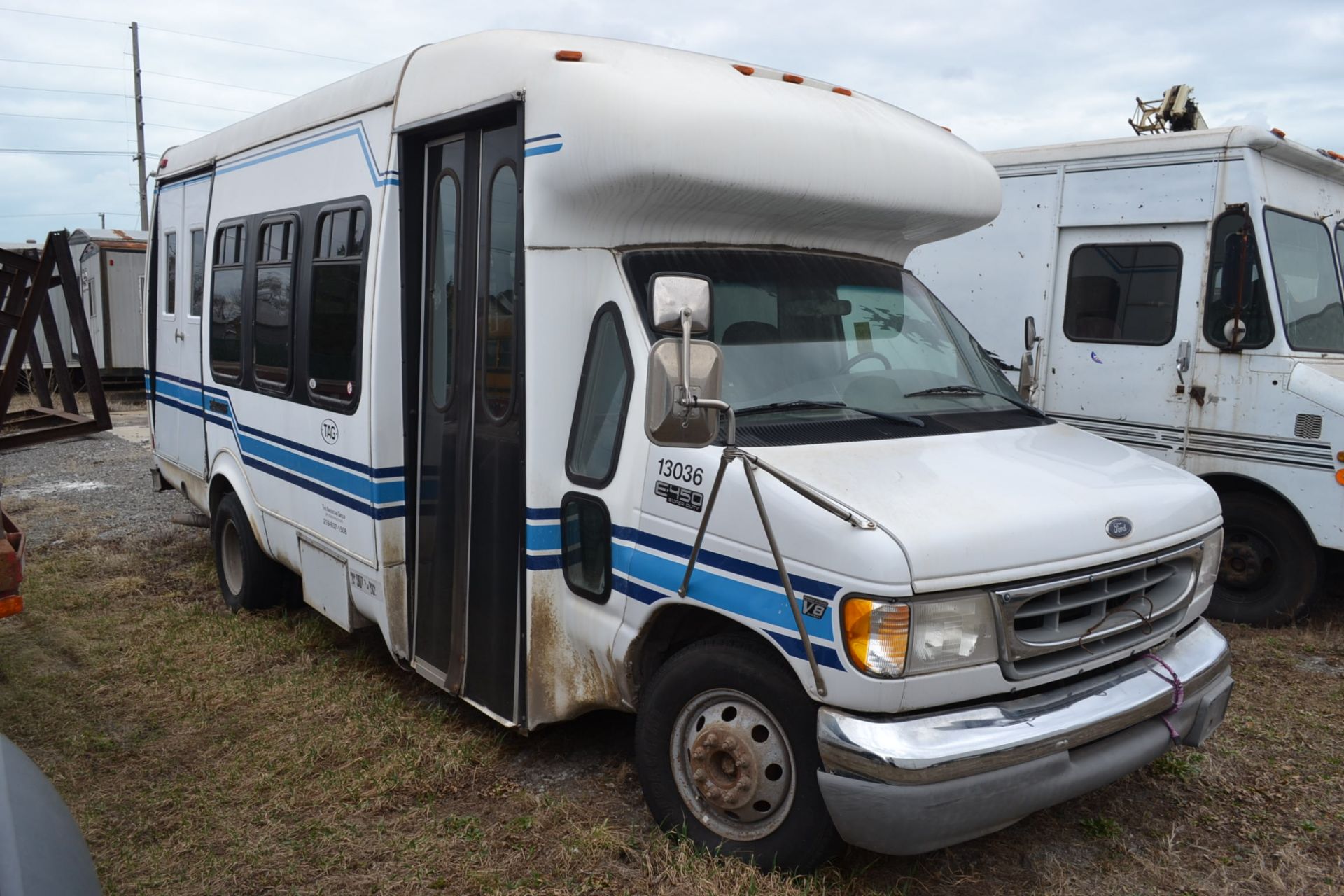 1999 Ford E-450 Van/Shuttle Bus, VIN 1FDXE40F3XHA71647