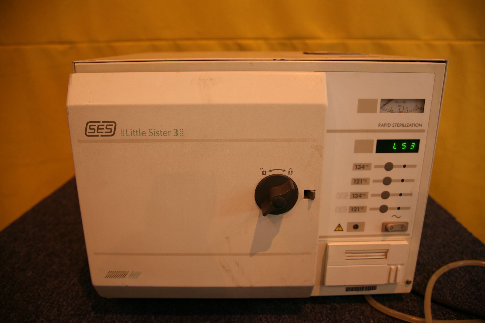 SES Little Sister 3 Autoclave Steriliser with Printer, Powers Up