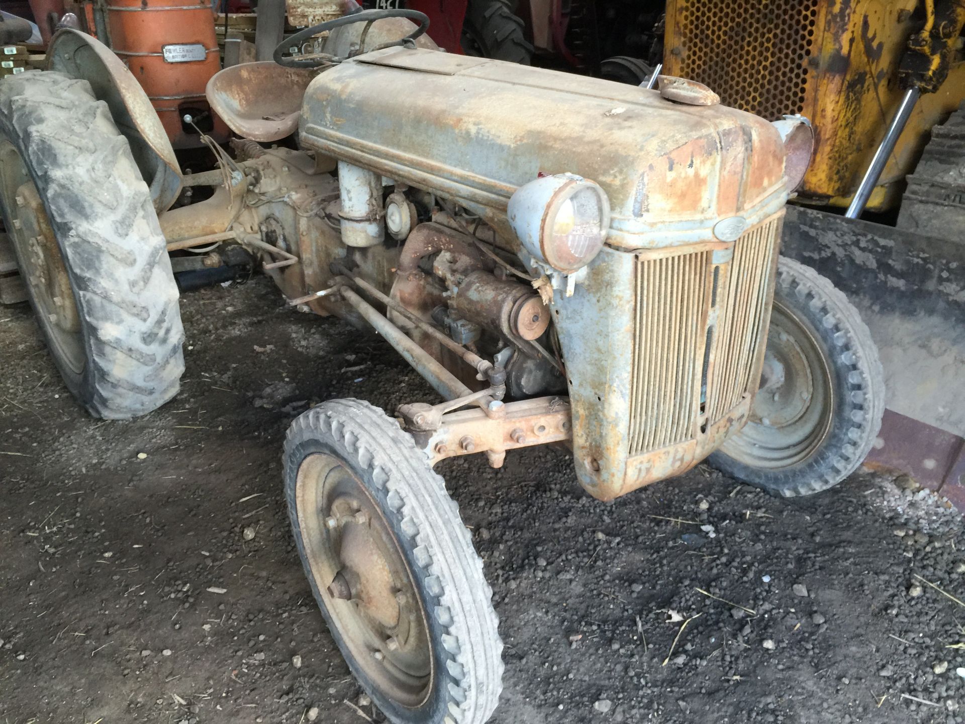 c.1946 FORD FERGUSON 2N 4cylinder petrol TRACTOR Fitted with 10x28 rear ...