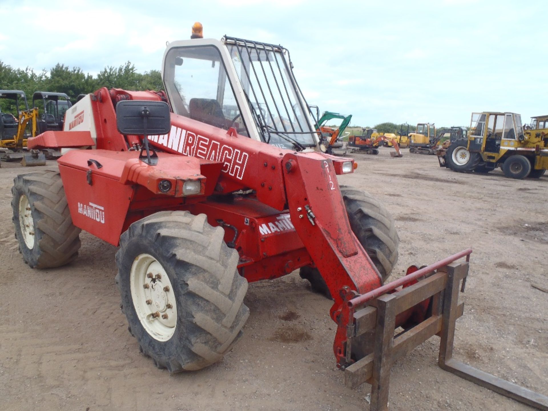 Manitou Mani-Reach 2600. V5 will be supplied Reg. No. H618 UCL