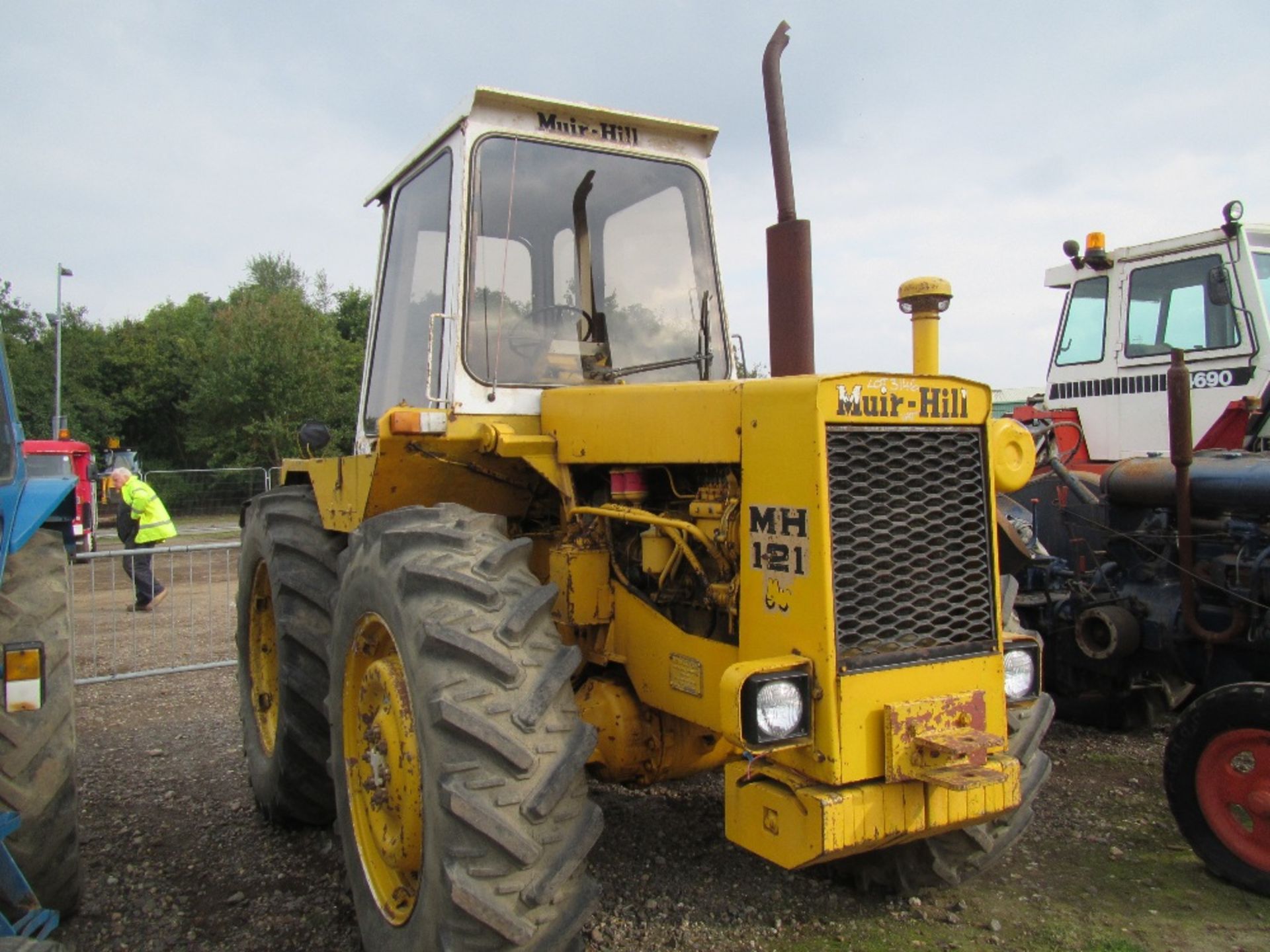 MUIR HILL 121 4wd TRACTOR Further details at time of sale.