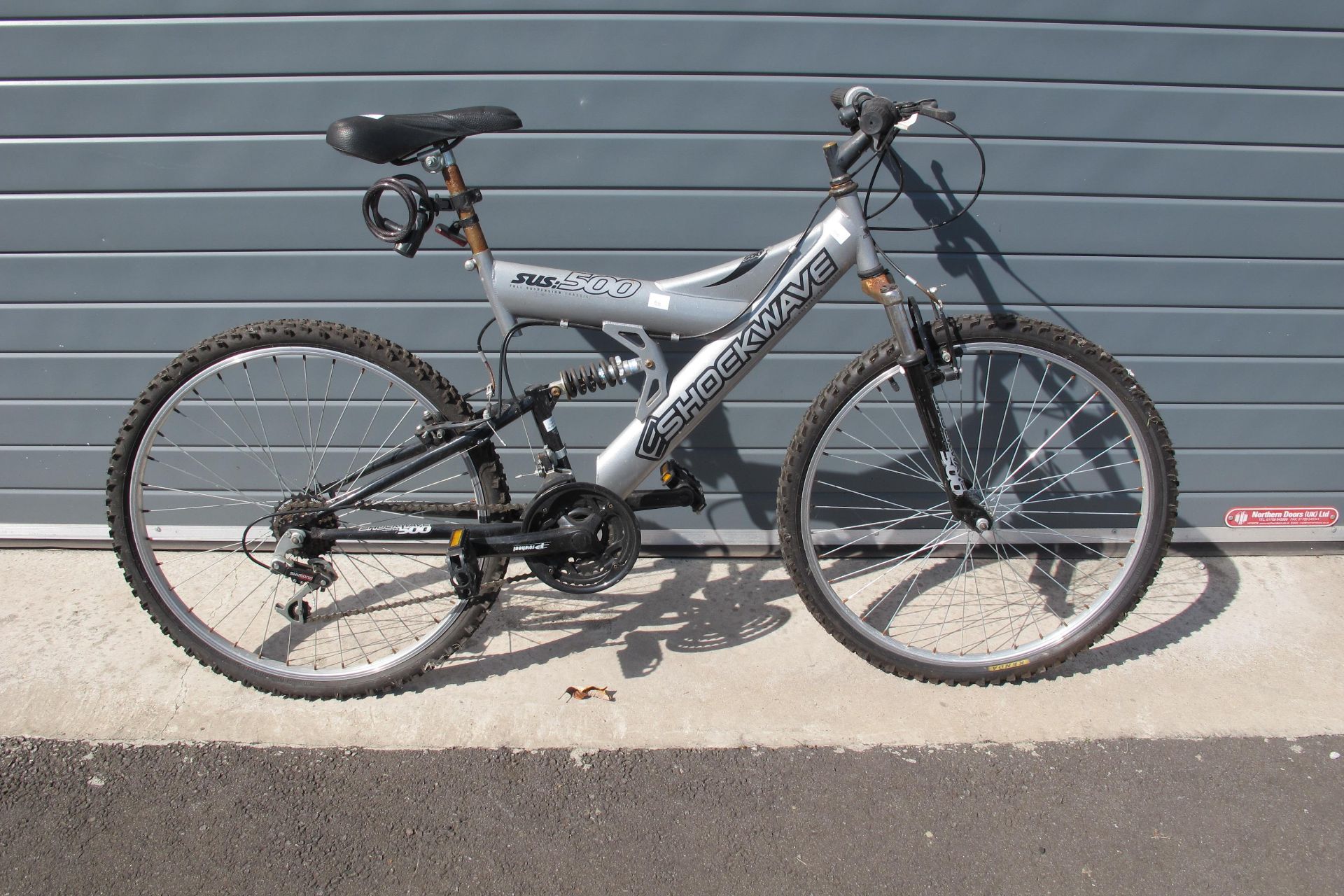 A Shockwave SUS:500 18 speed bicycle (with gripshift gear change) (est ...