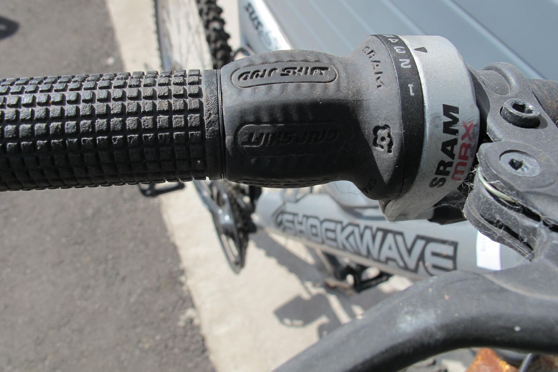 A Shockwave SUS:500 18 speed bicycle (with gripshift gear change) (est ...