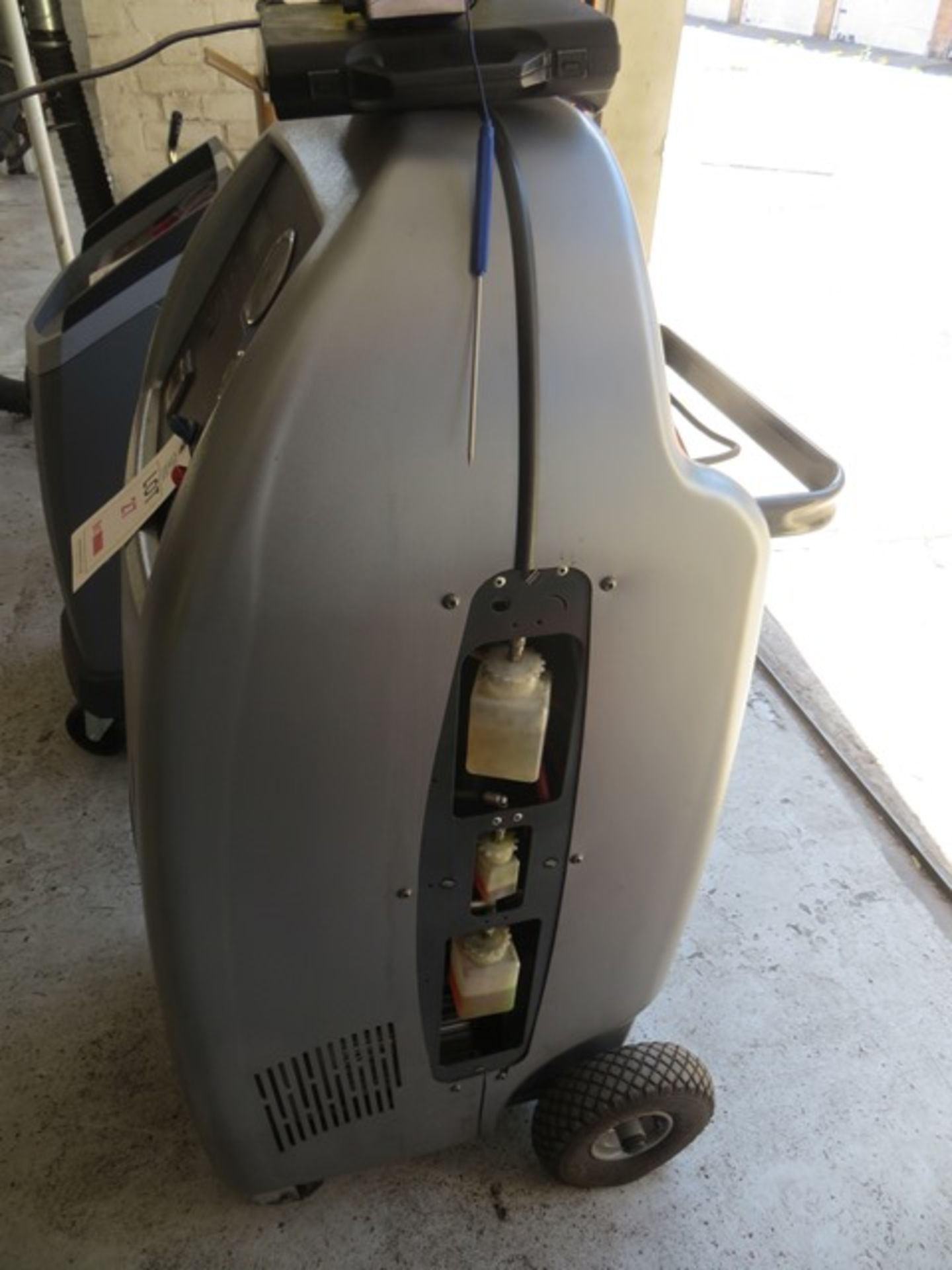Robinair Cooltech AC690 auto-climate replenishment air conditioning ...