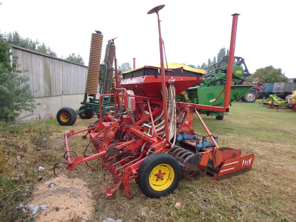 Lely 4m drill combination. Comprising Lely Roterra 44 Series power ...