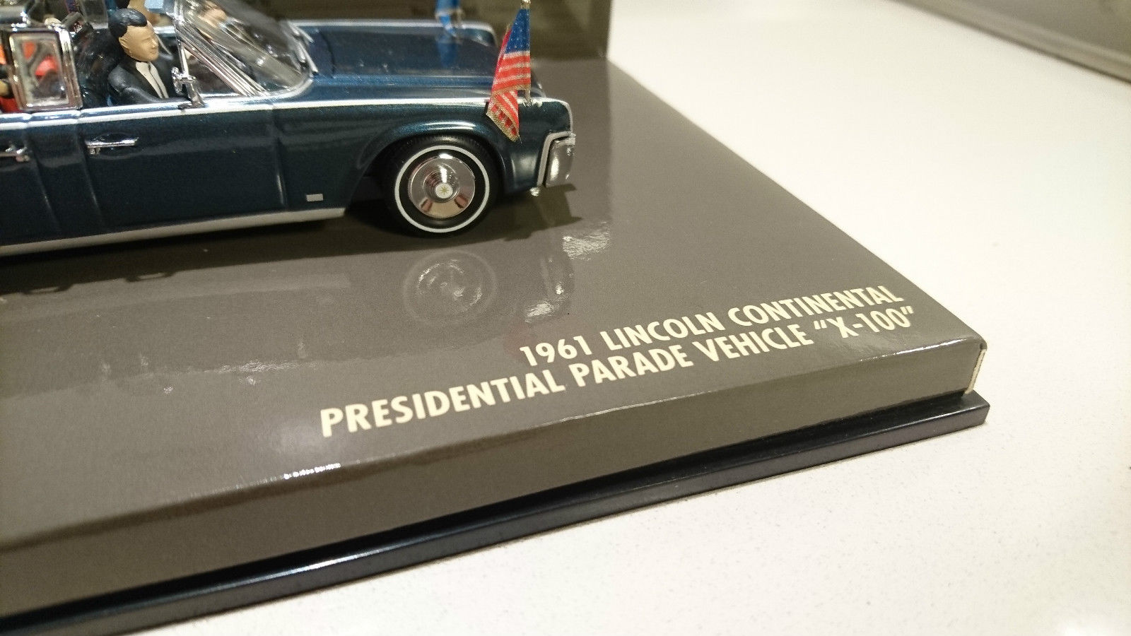 A John Kennedy (JFK) Car model of the 1961 Lincoln Continental Parade ...