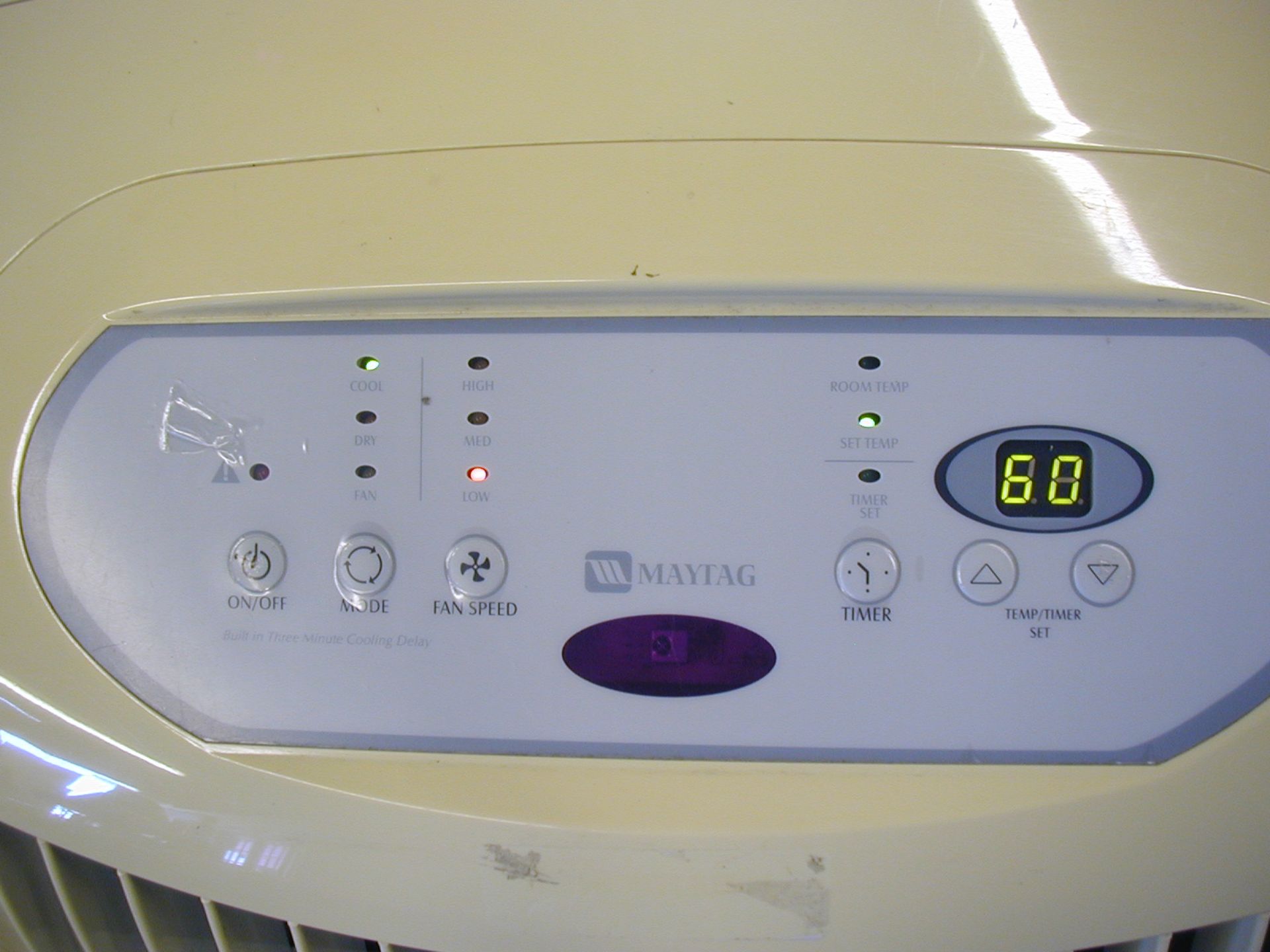 Maytag Portable Air Conditioner, model M6P0952A, 116V, 60Hz, 8.6A ...