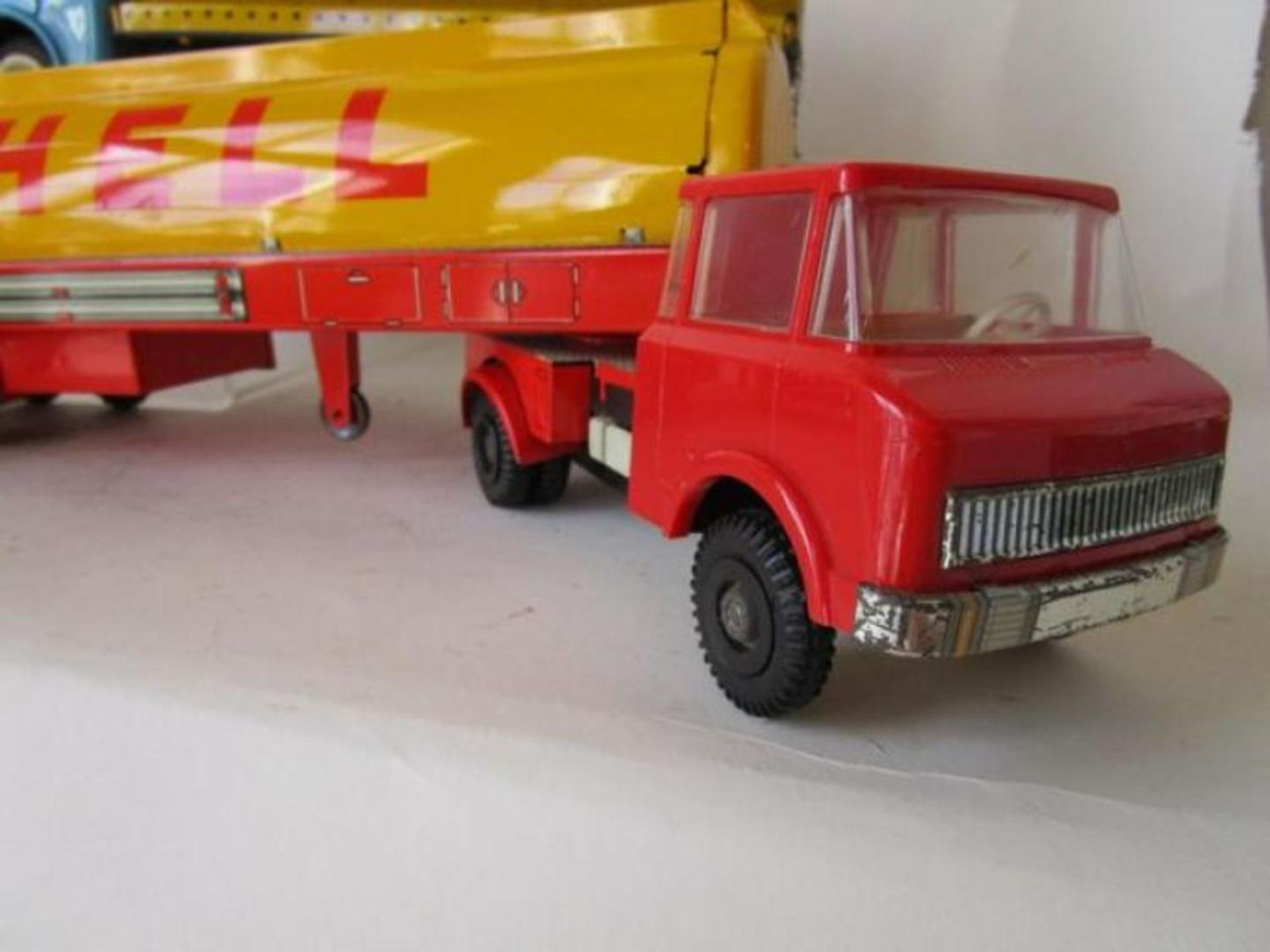 Blikken tankwagen van SHELL, Oil Tanker Caltex ( van VEB-MSB ...