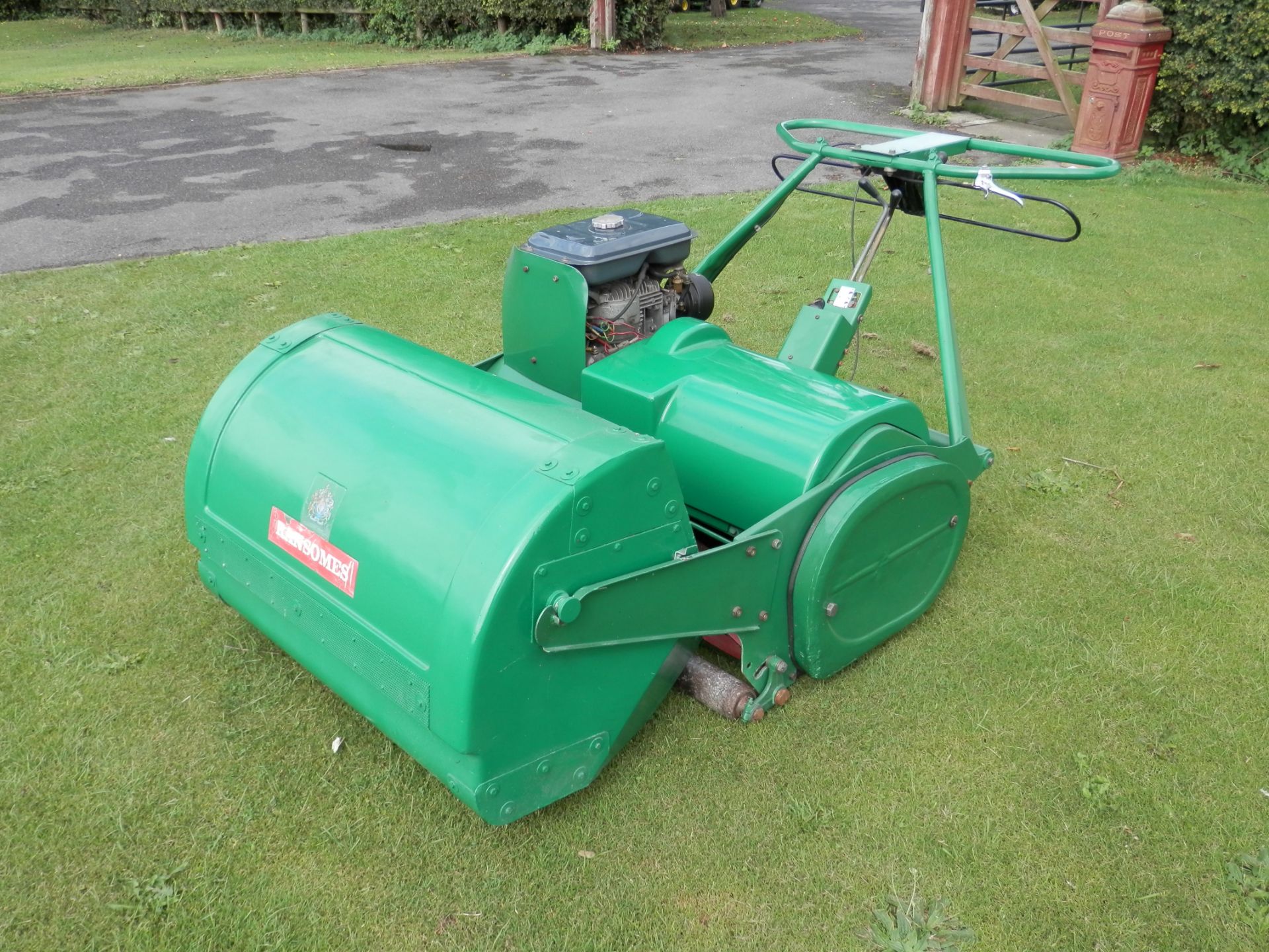 GT - 1999 RANSOMES SELF PROPELLED WIDE CUT ROLLER MOWER, KUBOTA GS300 7 ...