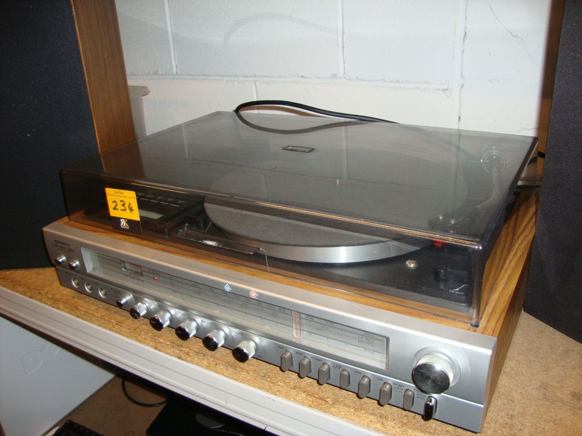 Sanyo vintage stereo music centre model G2002, comprising turntable ...