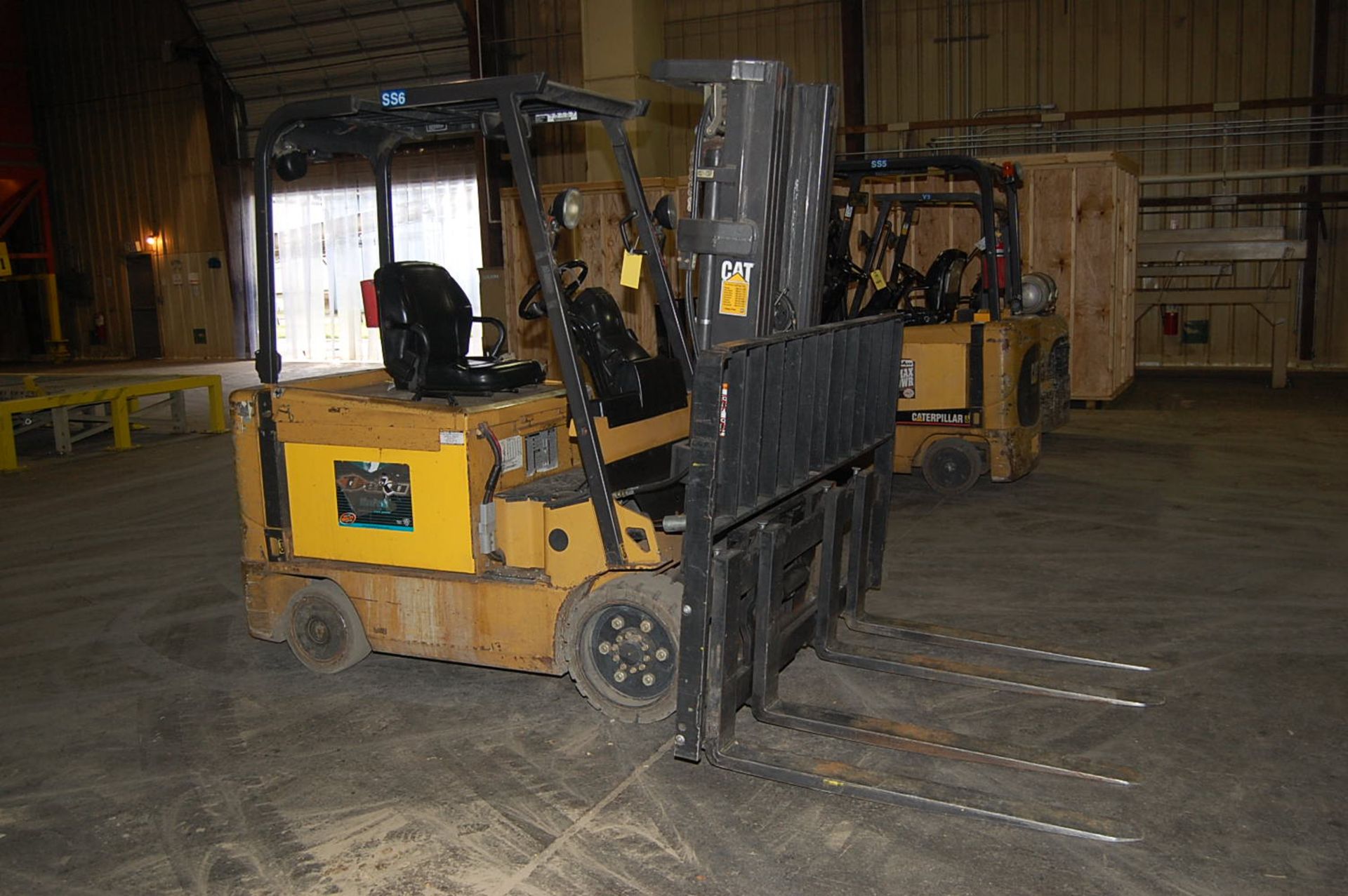 Caterpillar Model #EC-30K Electric Forklift, Side Shift, Solid Tires ...