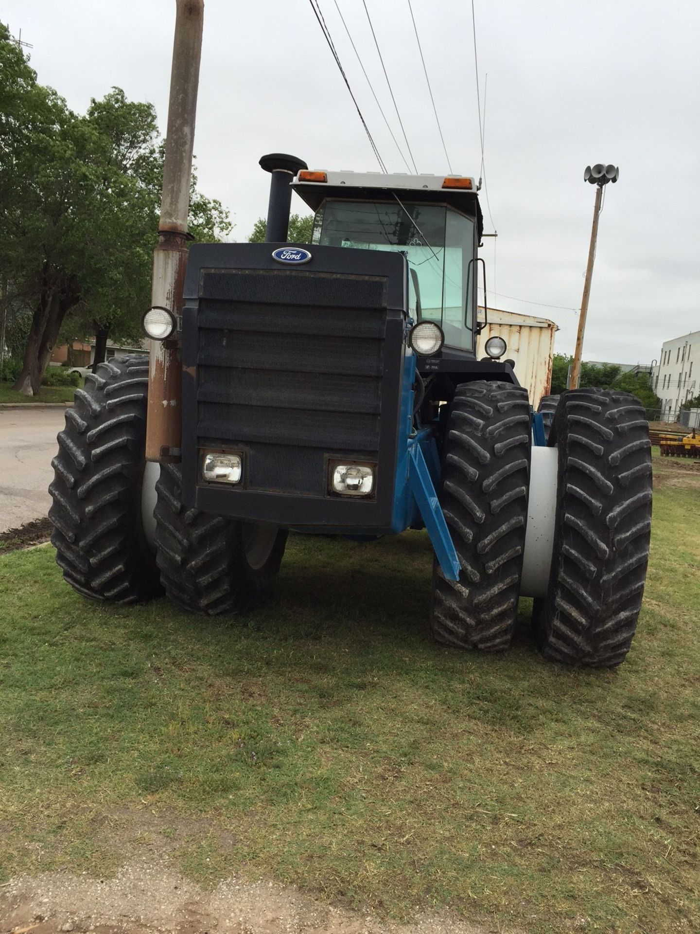 1993 Ford 946 Ford Versatile Tractor with 3776 hrs, 4 hydraulic