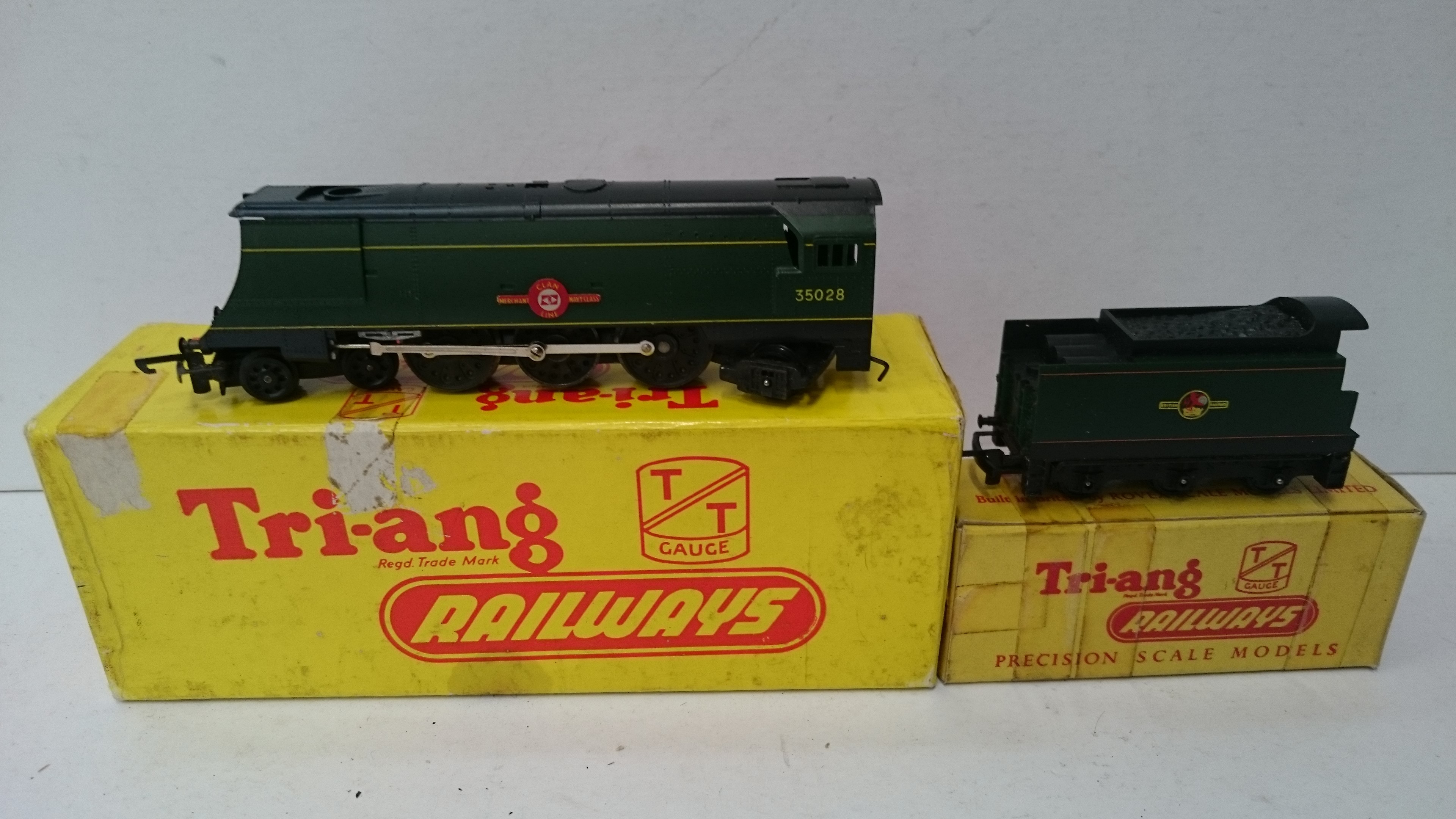 TRIANG TT T93/94 BR Green unrebuilt Merchant Navy 4-6-2 'Clan Line' and ...